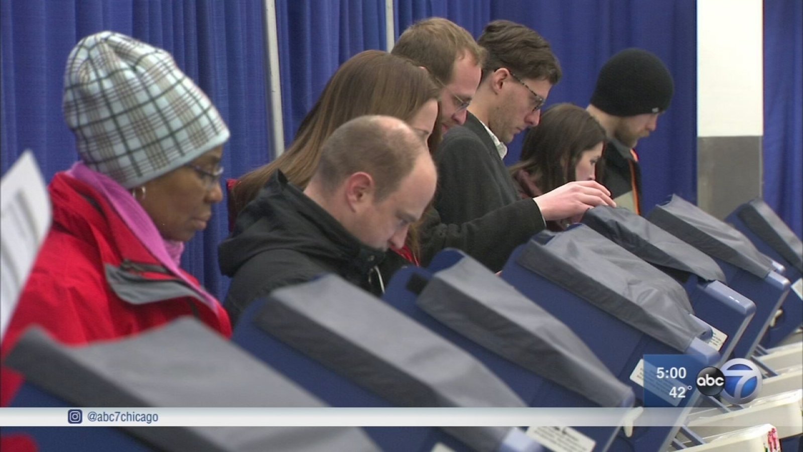 Early voting numbers up in Cook and collar counties - ABC7 Chicago