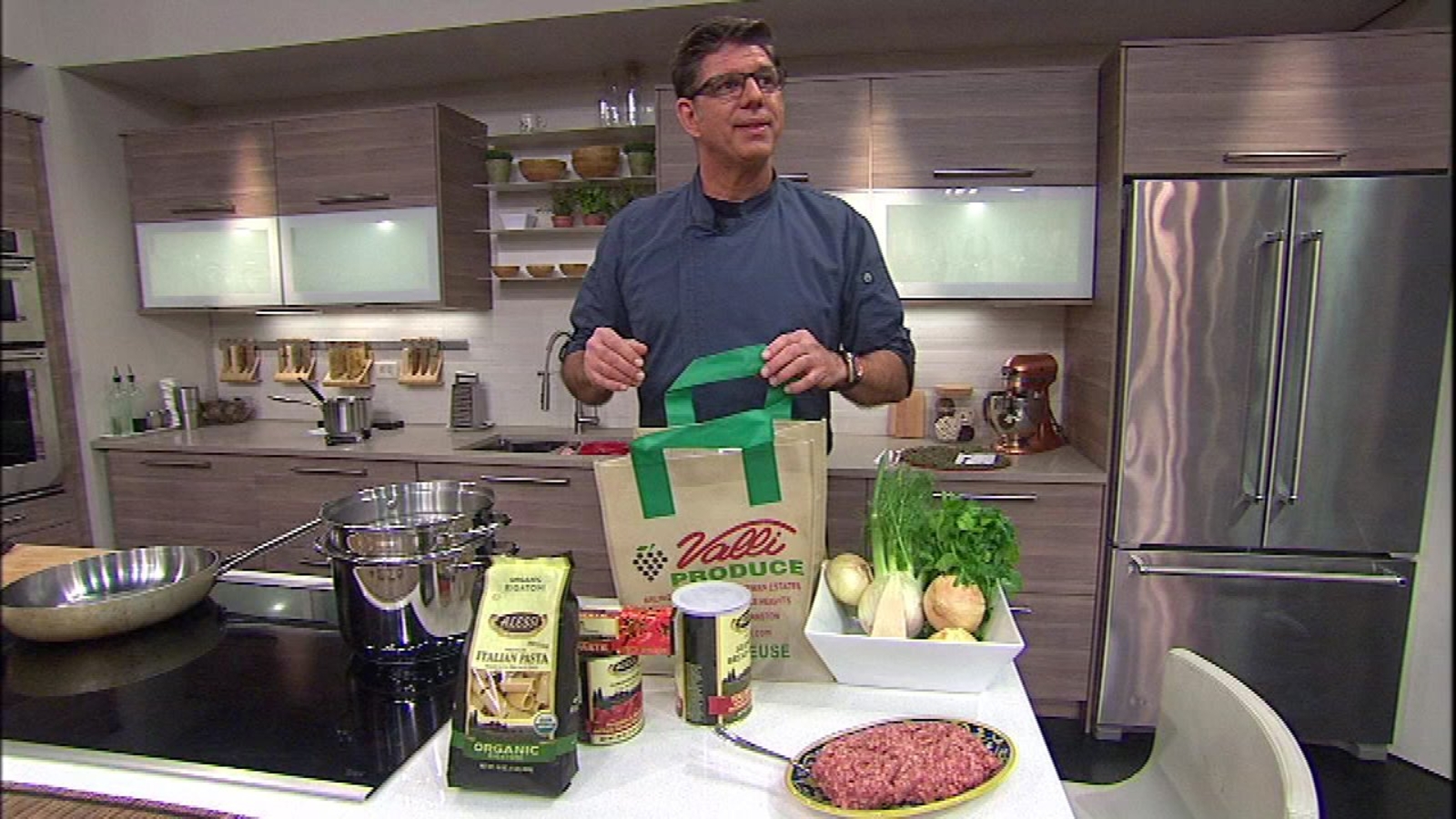 "In the Kitchen" with Chef Mark Sparacino - ABC7 Chicago
