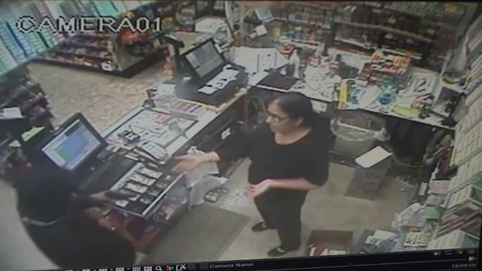 Store clerk fights back against armed robber - ABC13 Houston