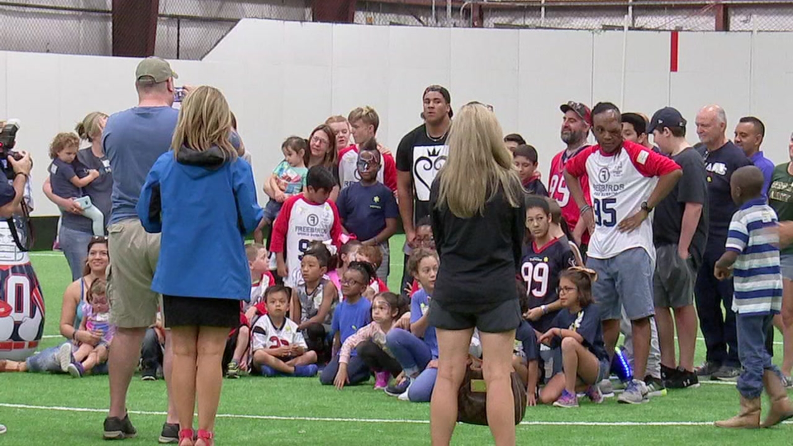 Texans' Covington leads Sunshine Kids training camp - ABC13 Houston