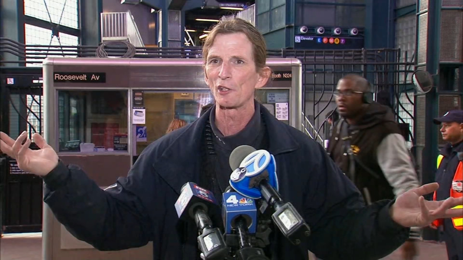 MTA conductor performs life-saving CPR on passenger - ABC7 New York