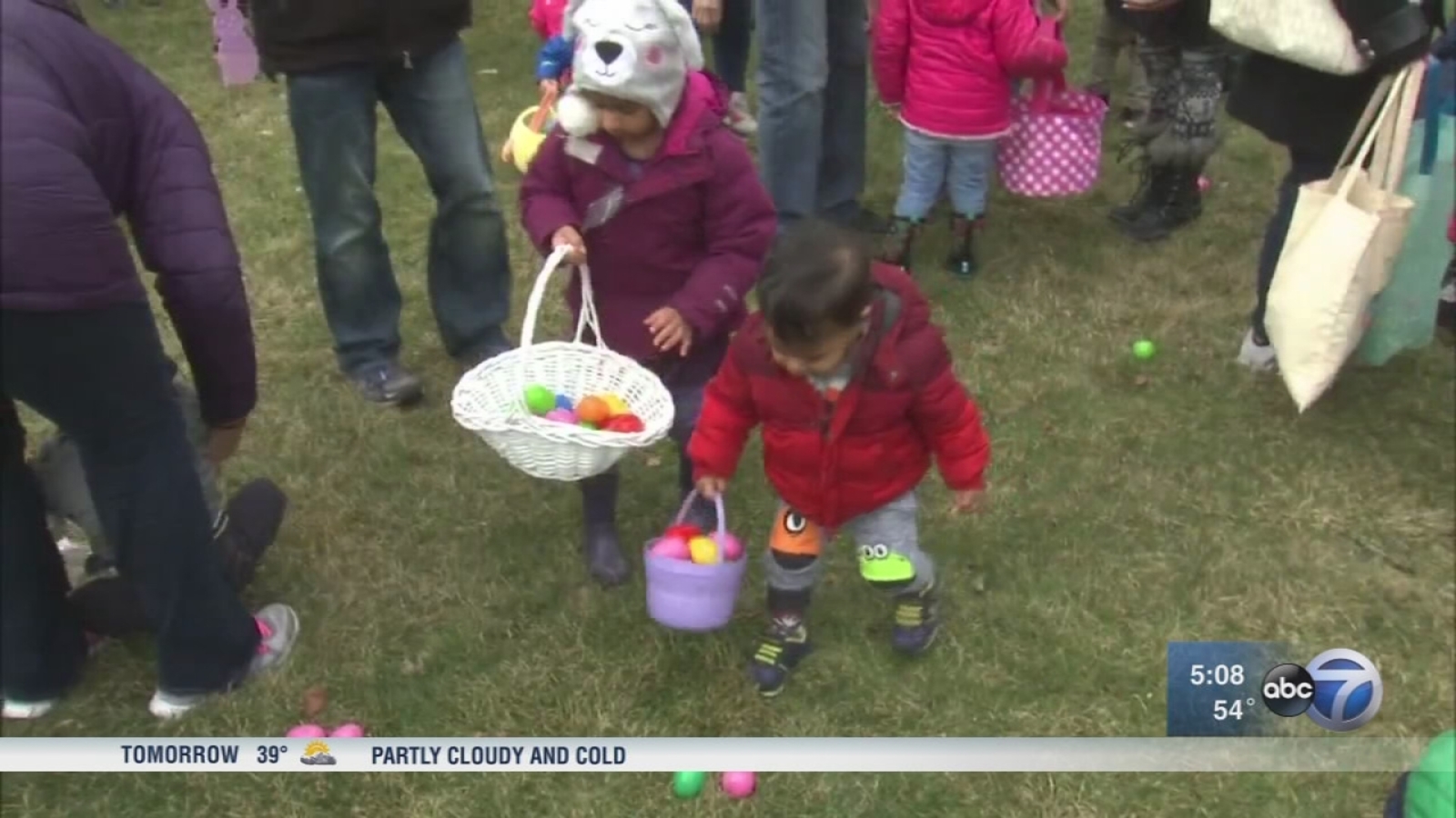 Chicagoans celebrate Easter amid cold weather - ABC7 Chicago
