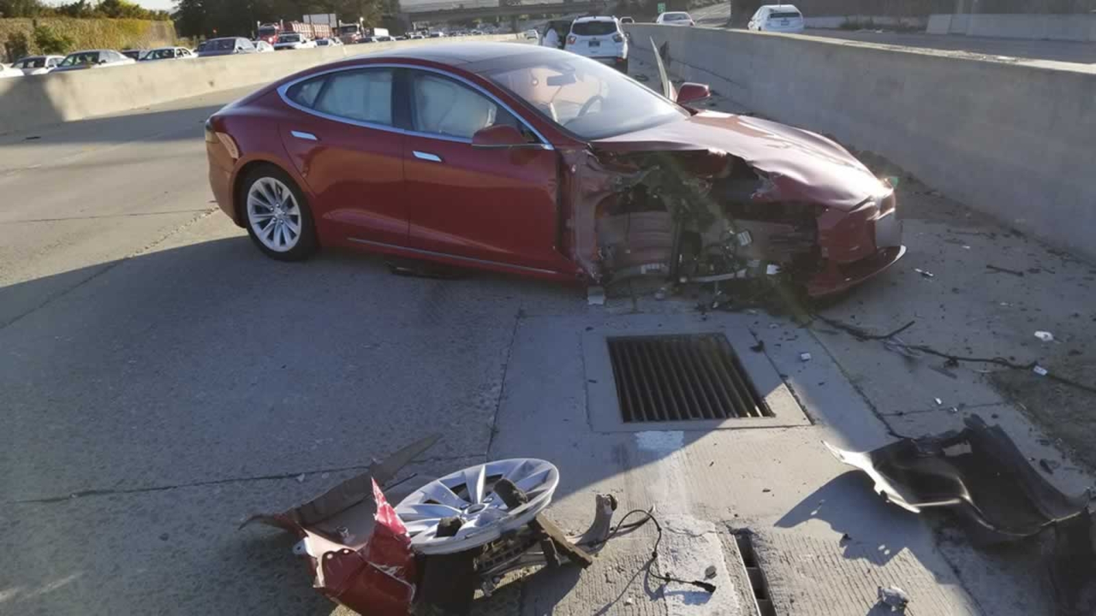 PHOTOS: Tesla crash in Hayward is similar to fatal Mountain View ...