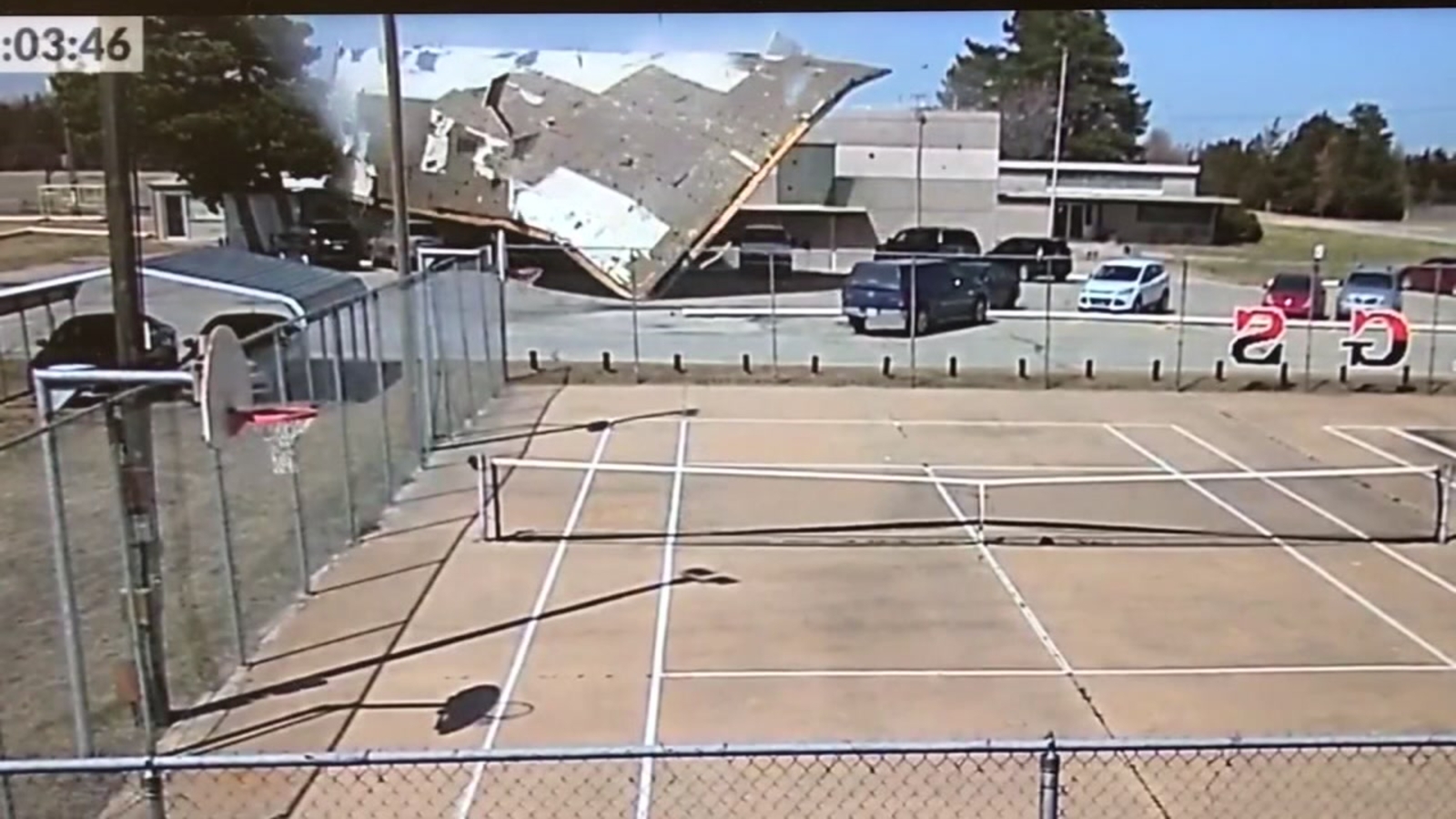 Crazy Video! School roof ripped by strong winds - ABC13 Houston