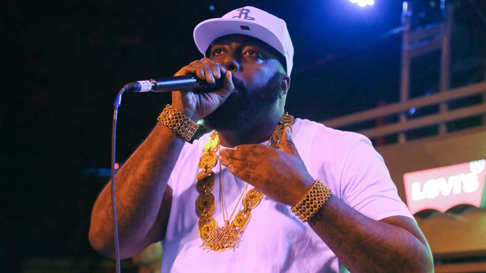 Rapper Trae Tha Truth brings in the Rockets' playoff season with free ...
