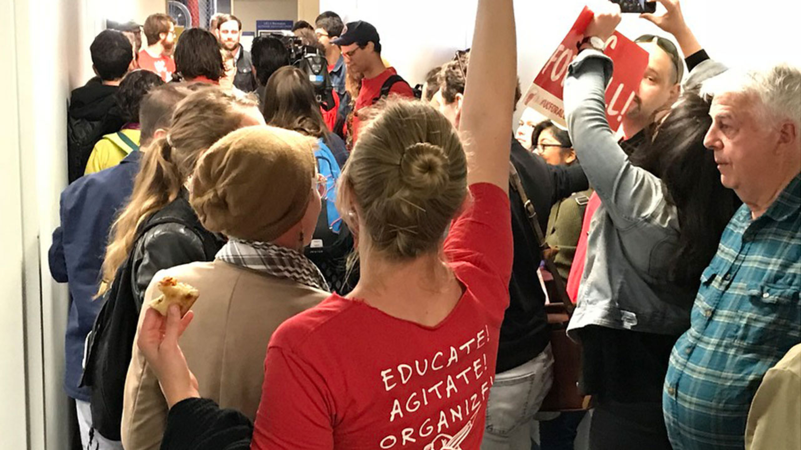 Student workers at UCLA protest over ongoing labor talks - ABC7 Los Angeles