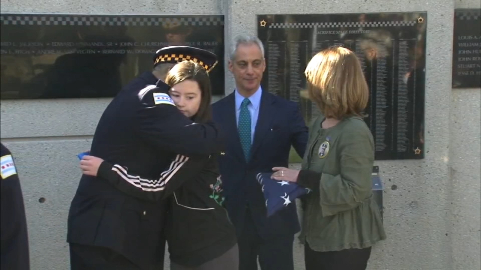 Chicago Police Memorial Foundation pays tribute to Commander Paul Bauer ...