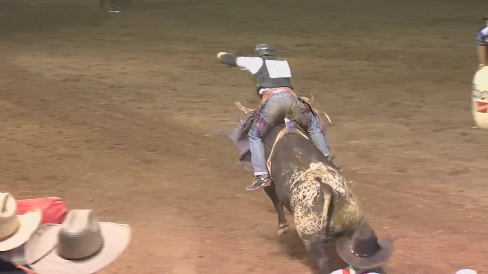 Crowds roll in for night two of the Clovis Rodeo - ABC30 Fresno