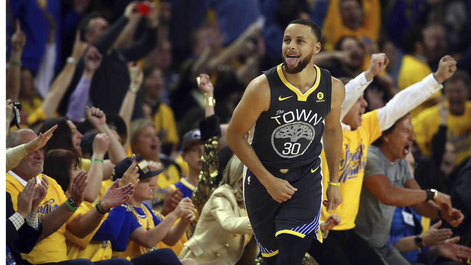 Curry electrifies crowd, helps Warriors to win over Pelicans - ABC7 San ...