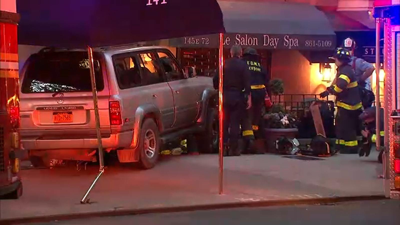 SUV jumps curb, crashes into building on Upper East Side of Manhattan ...