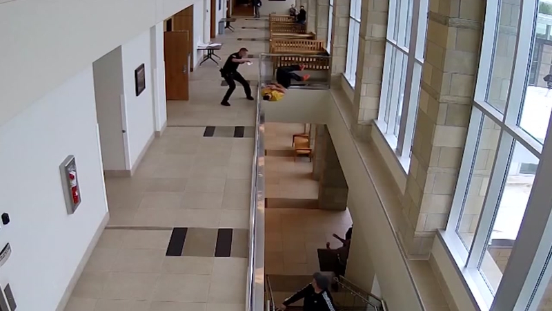 Handcuffed man runs from courtroom and jumps from second floor balcony ...