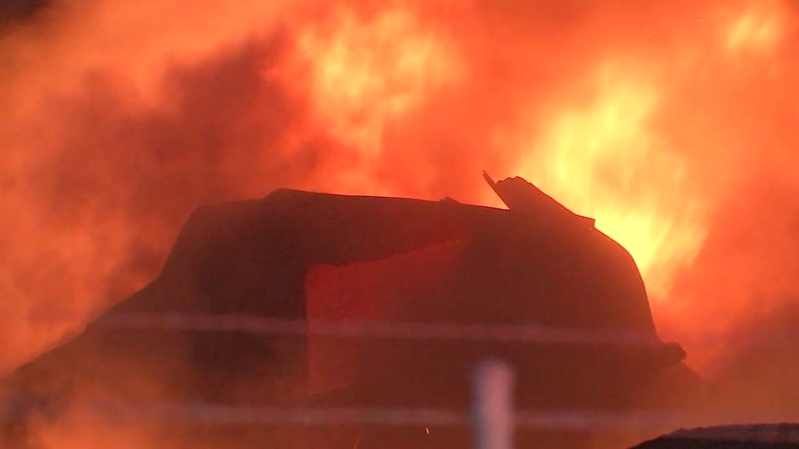 Warehouse and homes damaged in 3-alarm fire in east Houston - ABC13 Houston