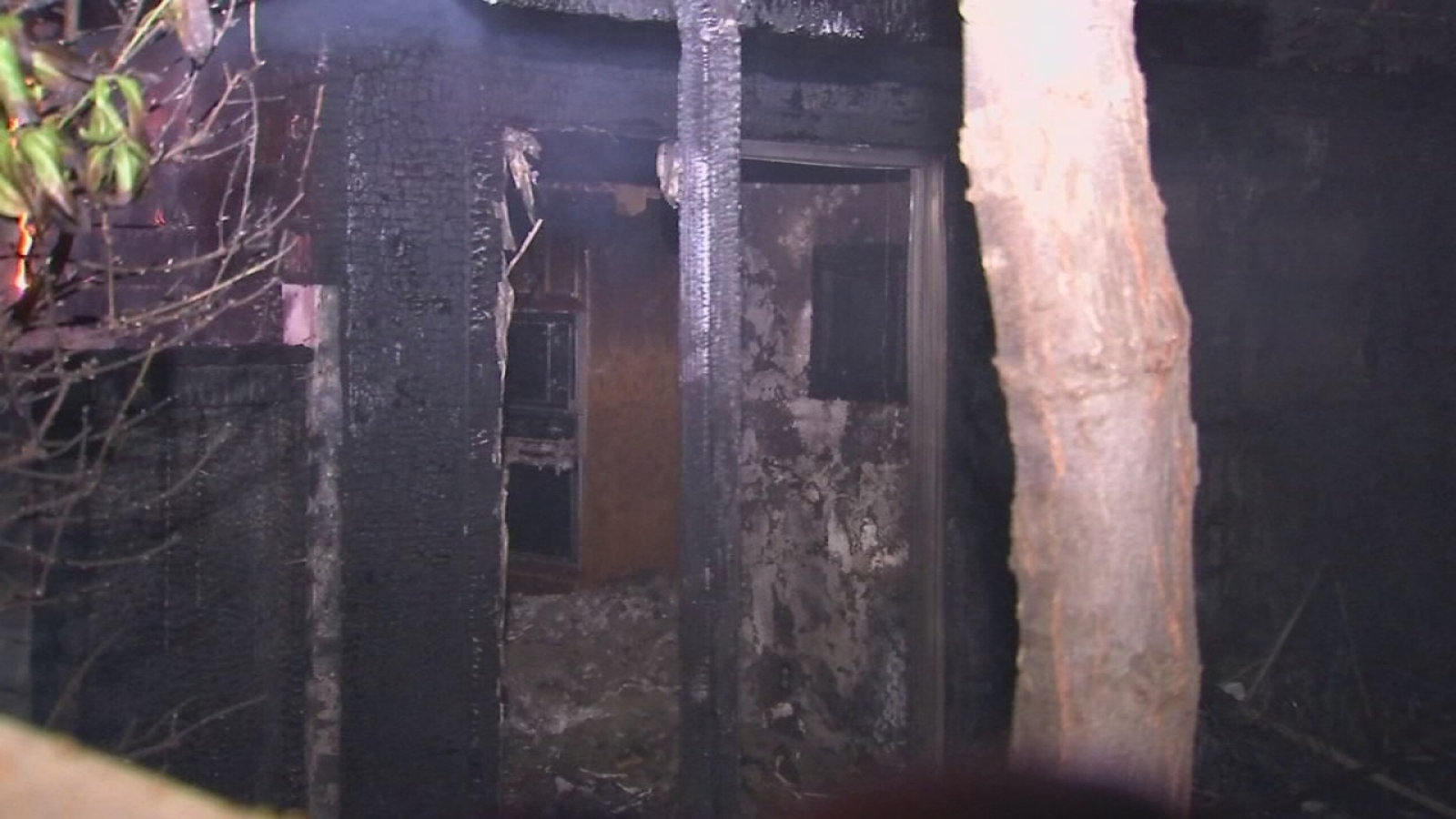 4 people displaced by 2-alarm apartment fire in Northwest Fresno - ABC30 Fresno