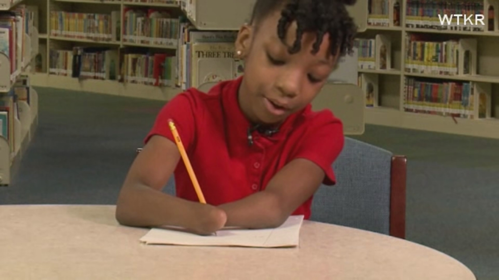 Virginia girl born without hands wins cursive handwriting contest ...