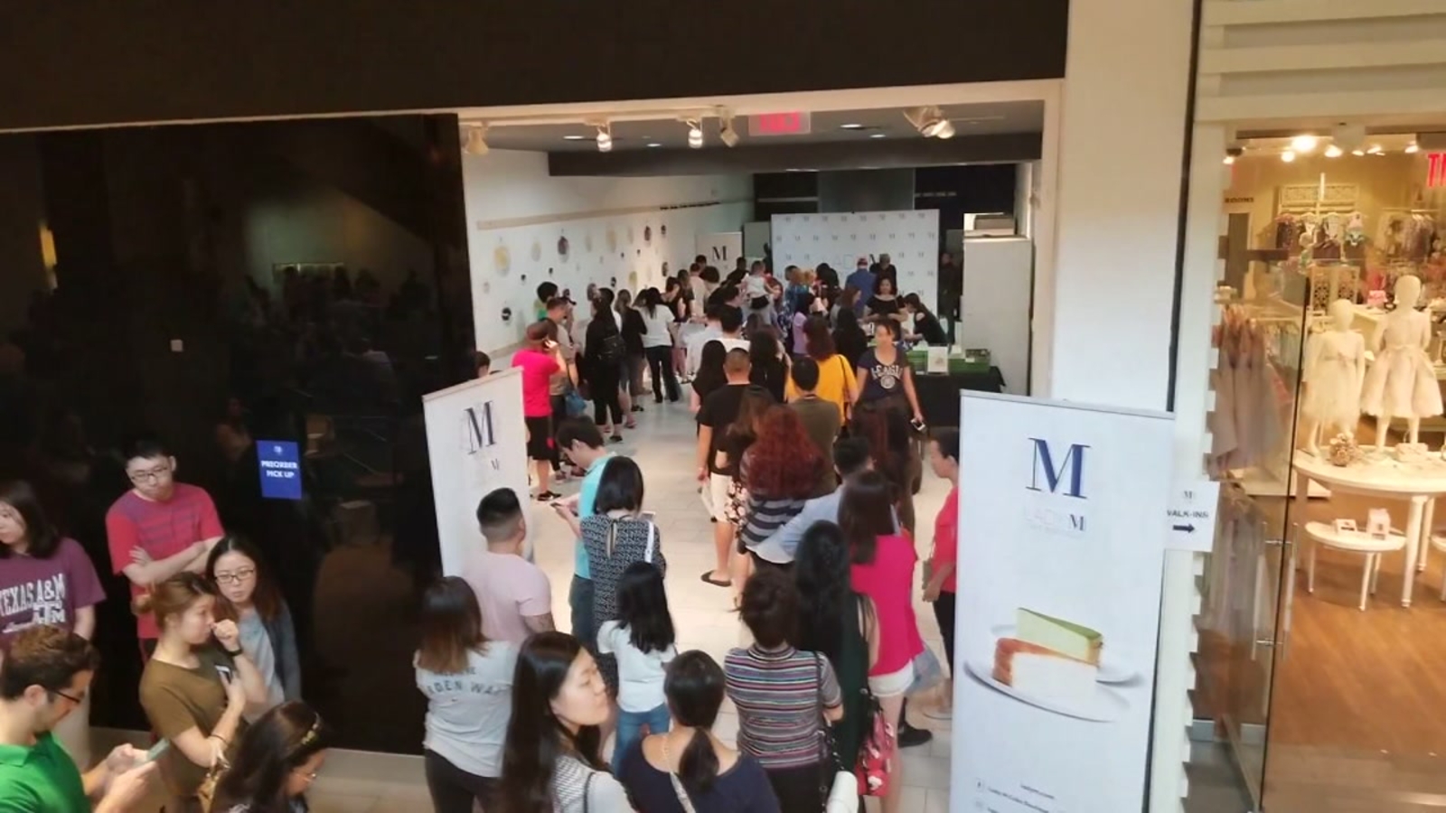 Customers await their 20-layer cake from NYC pop up store in Houston ...