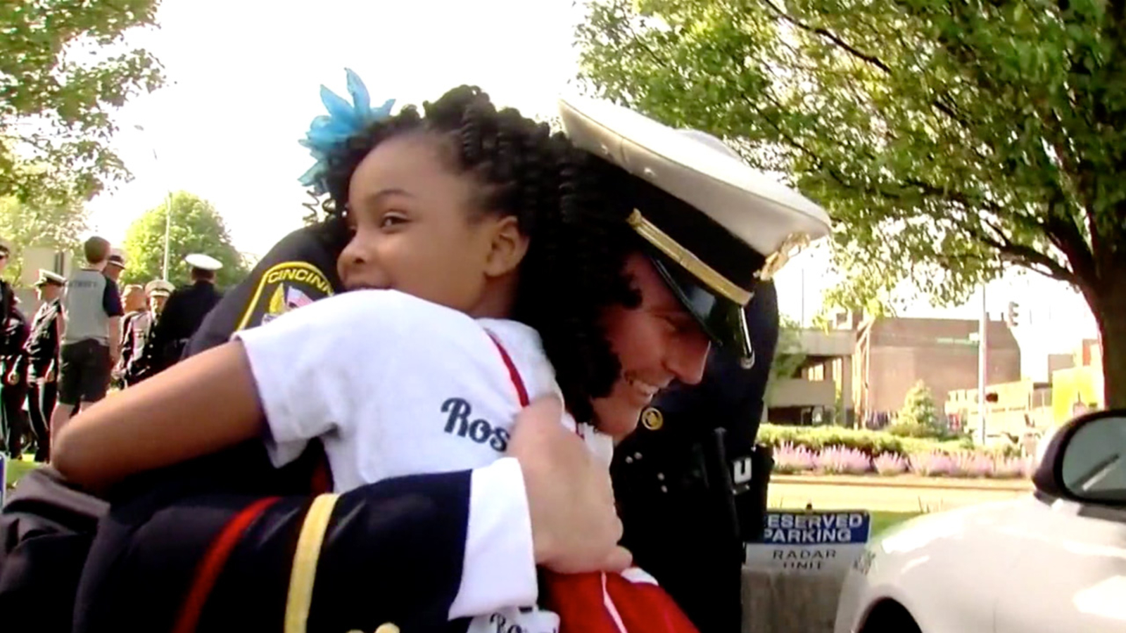 8-year-old on a mission to hug a police officer from all 50 states ...