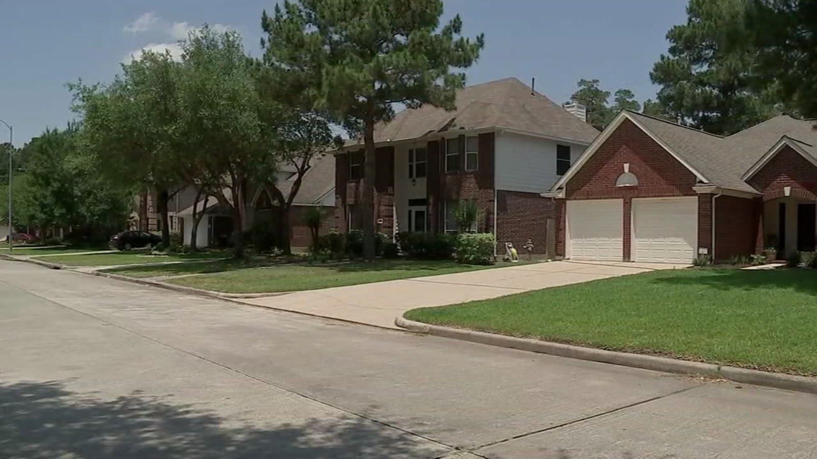 Homeowner fighting HOA to keep his work van in his driveway - ABC13 Houston