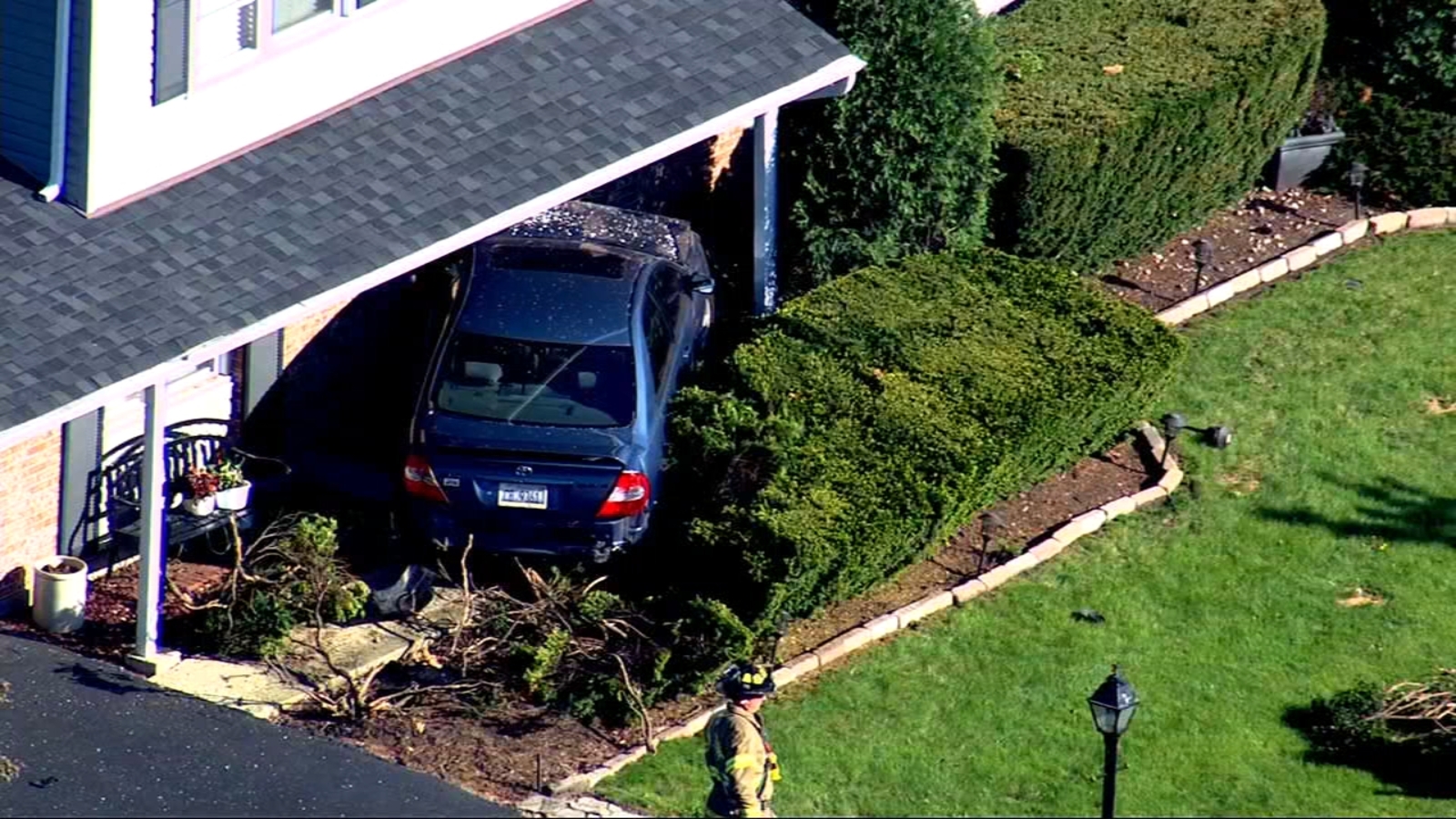 Car runs into house in Elk Grove Village - ABC7 Chicago