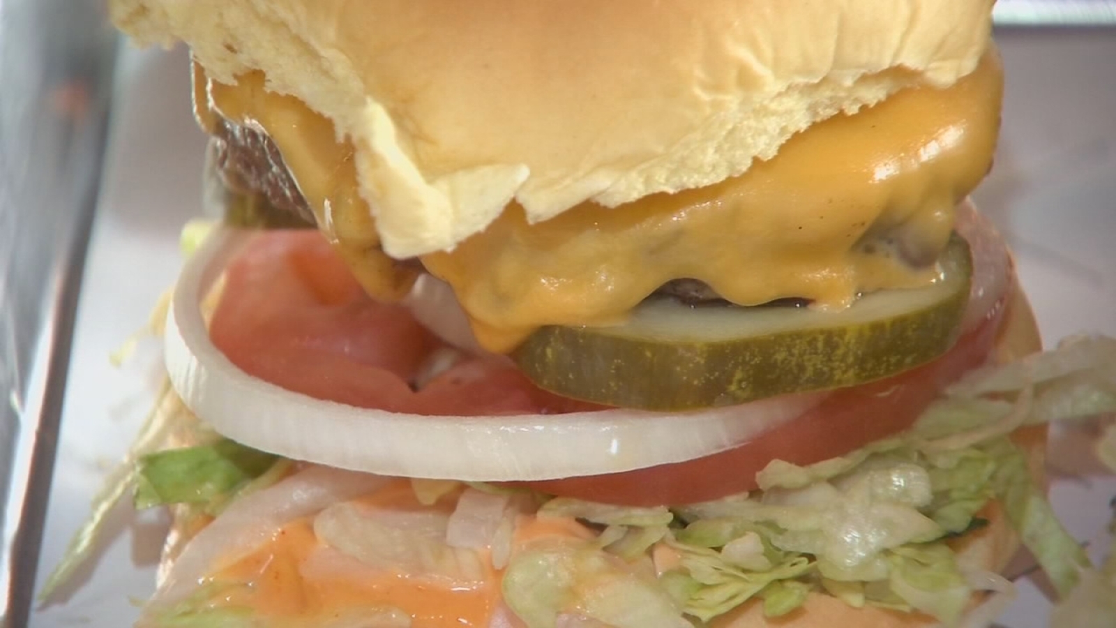 New Fresno restaurant serving small burgers with big flavor - ABC30 Fresno