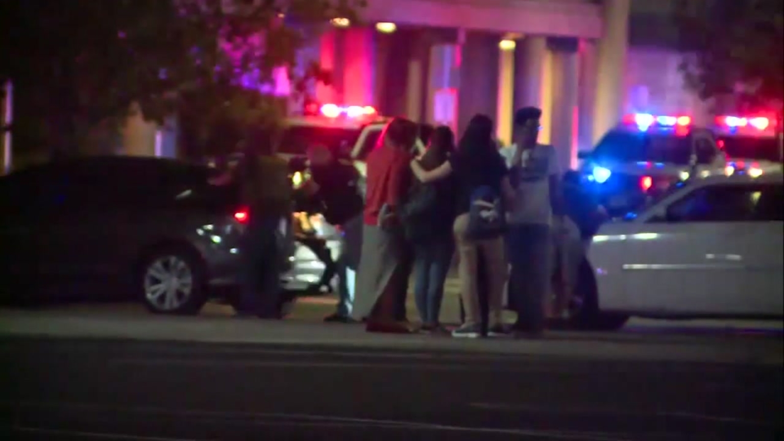 Police Arrest Masked Man Carrying Fake Gun At Mall In Las Vegas Abc13