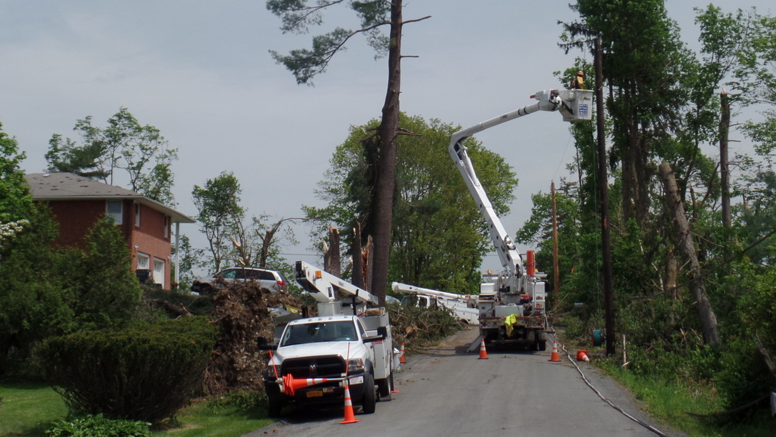 Thousands still without power after deadly tornadoes rip through New ...