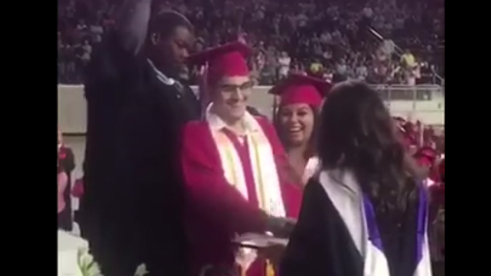 Partially paralyzed Atascocita HS student walks across stage at ...