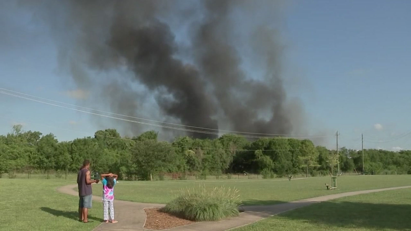 'The house is rattling': Houston neighbors shaken by 4-alarm fire at ...