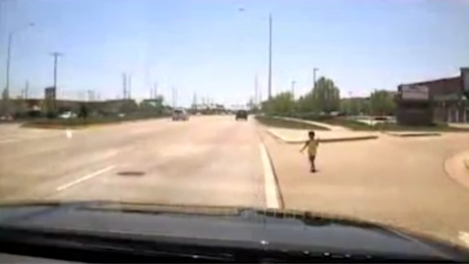 Police officer rescues Illinois boy running alongside traffic - 6abc ...