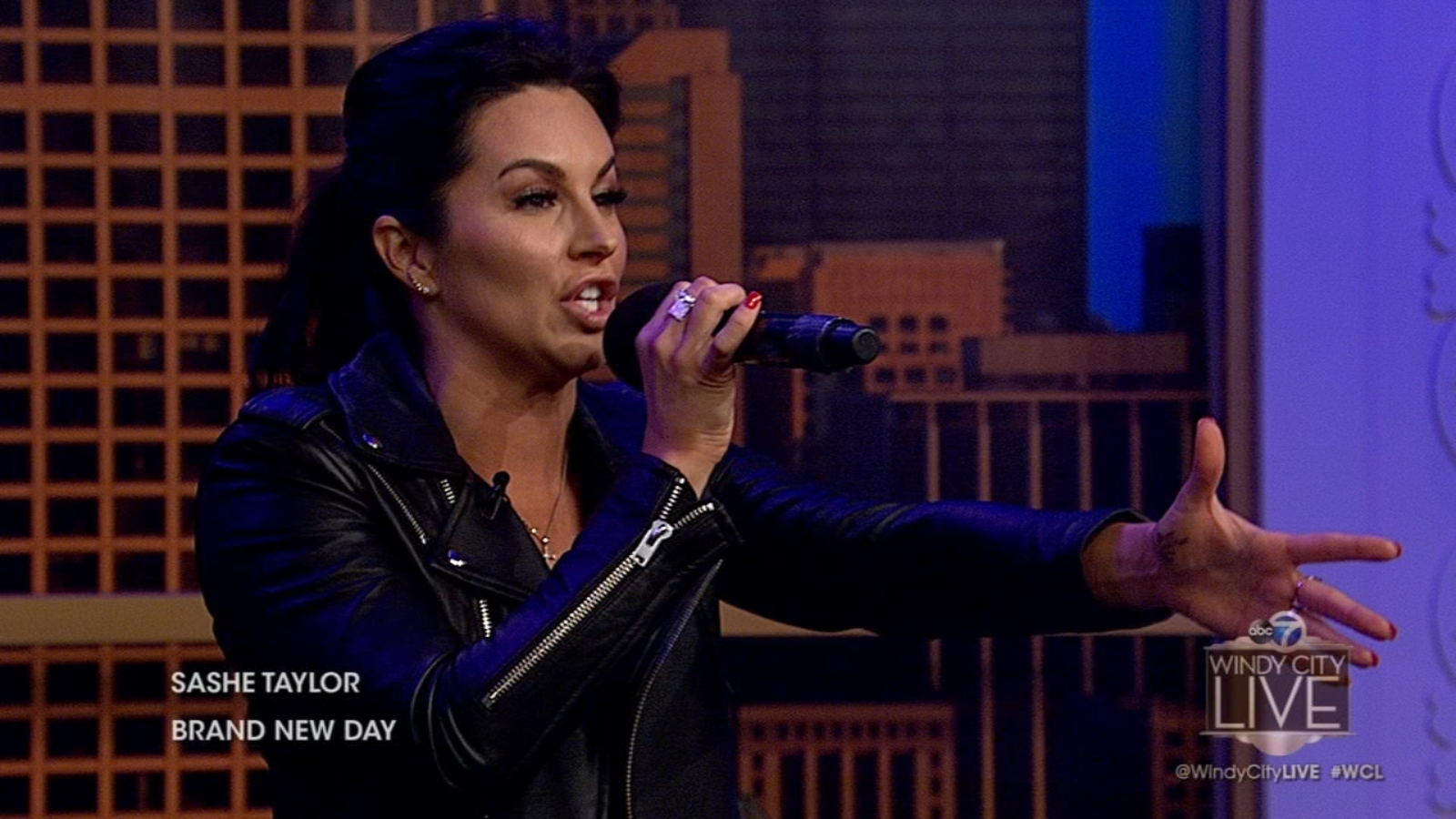 Chicago Music Series: Sashe Taylor performs 'Brand New Day' - ABC7 Chicago