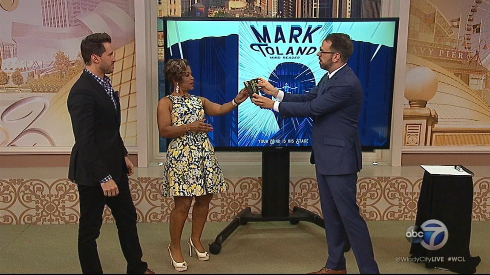 Mark Toland, mind reader, performs at Green House Theatre - ABC7 Chicago