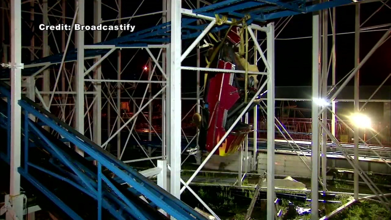 6 riders plunge 34 feet from roller coaster in Florida, 2 injured ...