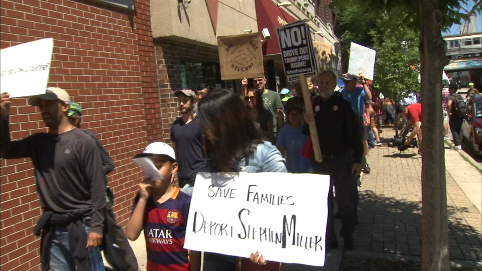 Chicago rally protests Trump's border policies - ABC7 Chicago
