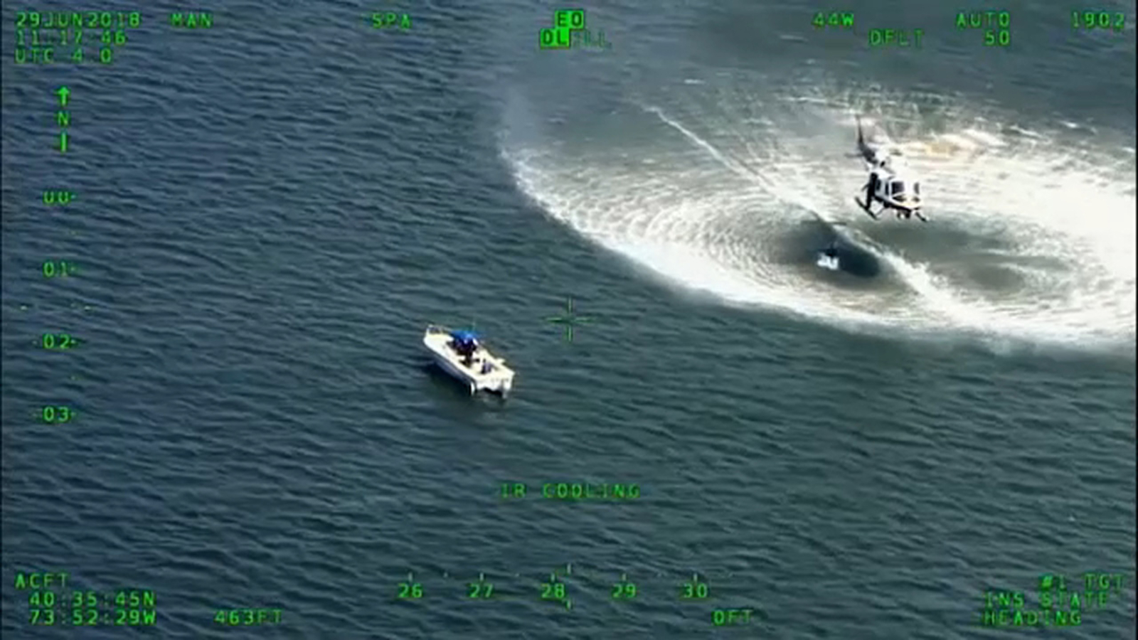 VIDEO: 2 boaters rescued by NYPD - ABC7 New York