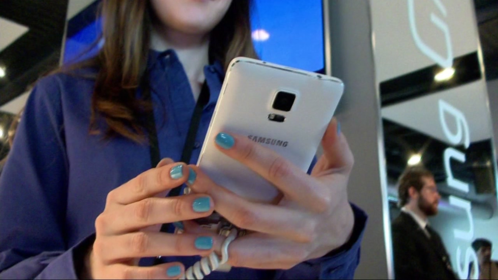 WARNING: Your Samsung cell phone could send your photos in random text ...