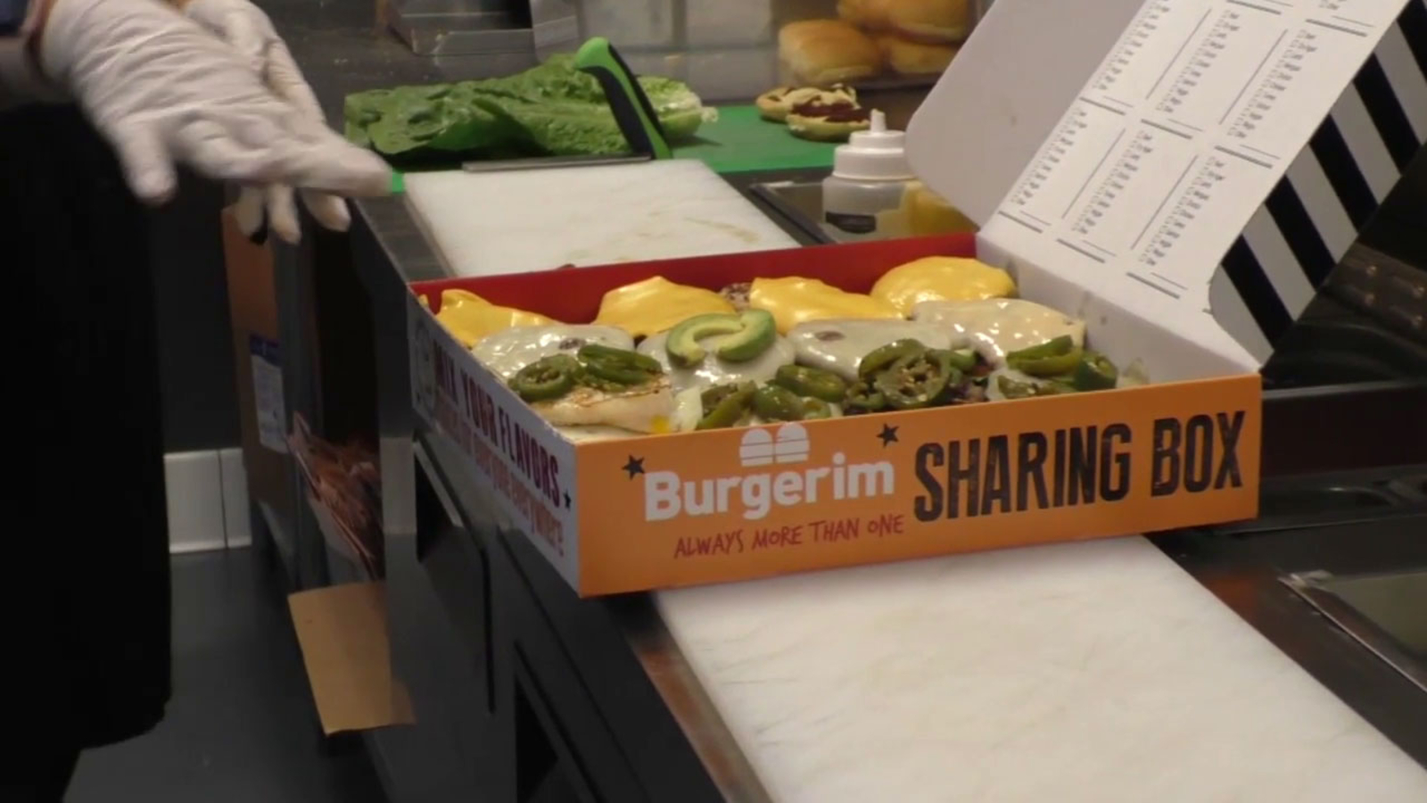 Mini burgers a hit concept for holiday celebrations - ABC7 Los Angeles