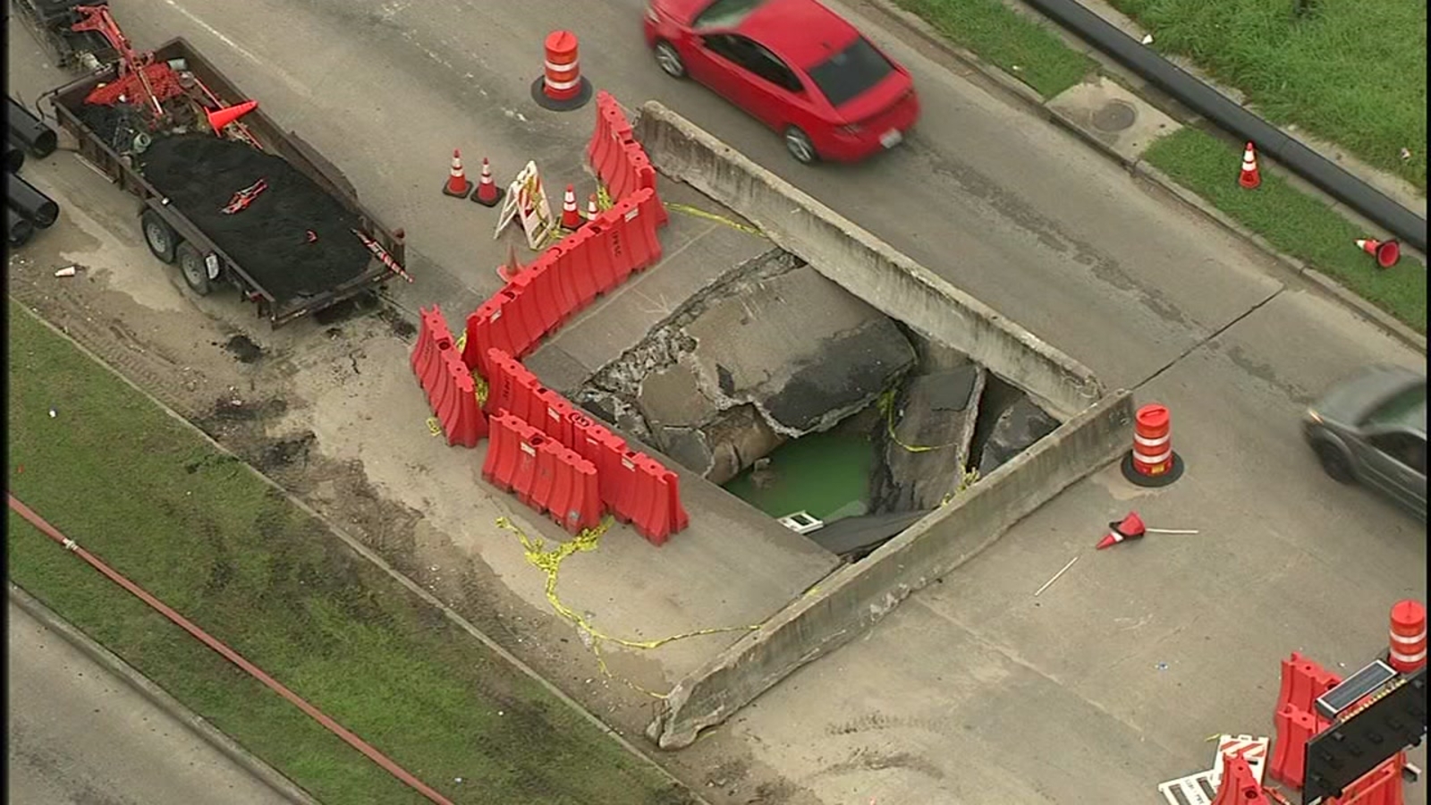 Crews work to repair huge sinkhole in SW Houston - ABC13 Houston