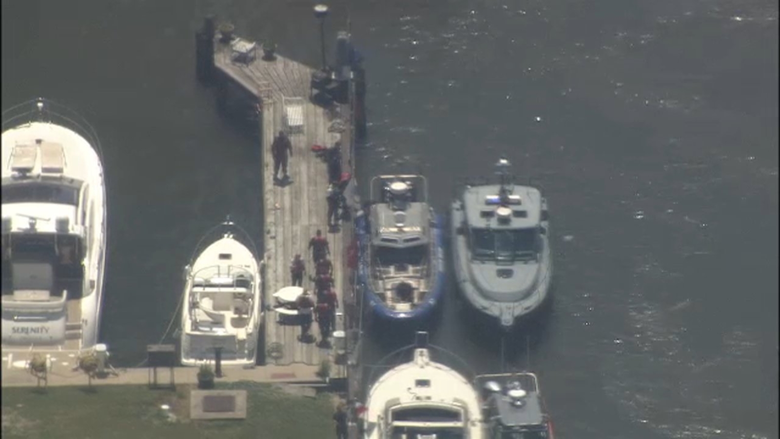 1 in critical condition after being pulled from Chicago River downtown ...