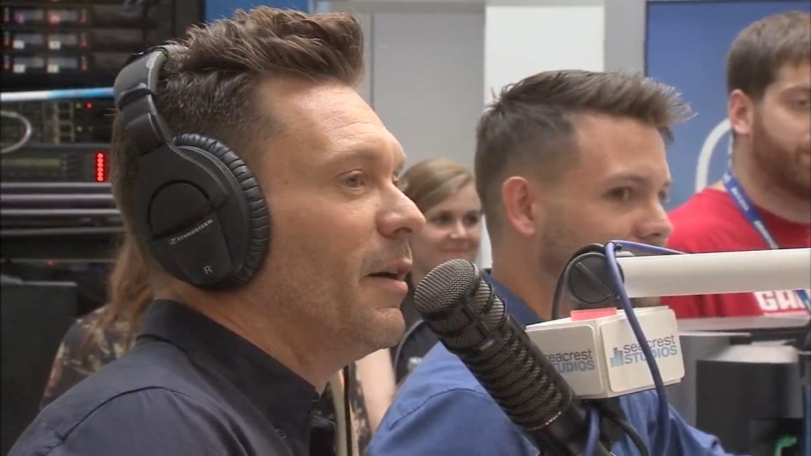 Ryan Seacrest pays a special visit to Children's Hospital - 6abc ...