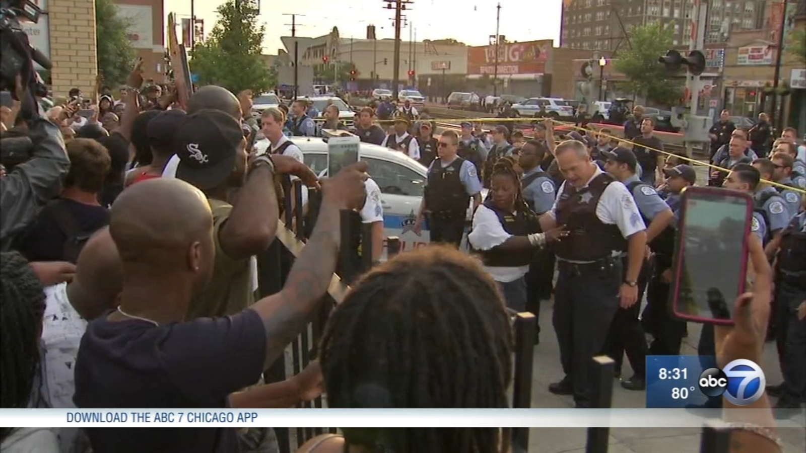 Protests, clashes after Chicago man is killed by police - ABC7 San ...
