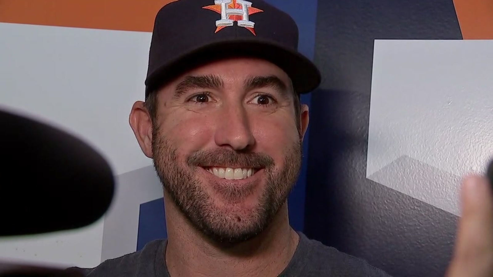 Astros' Justin Verlander tight-lipped after game on pregnancy ...