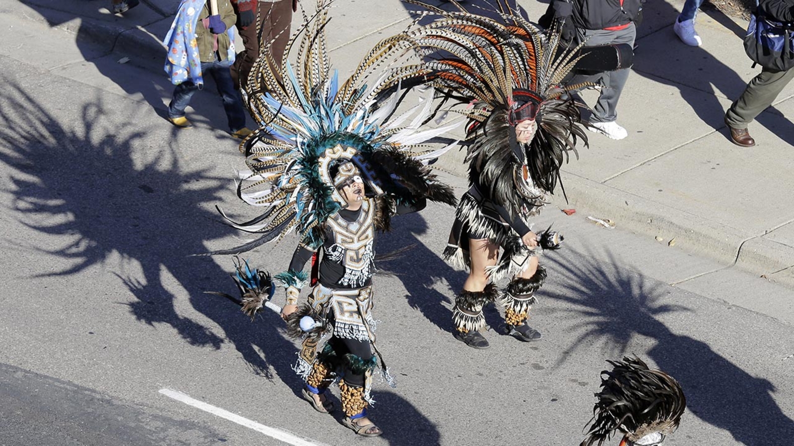 Anti-Redskins groups rally outside Vikings game - ABC13 Houston