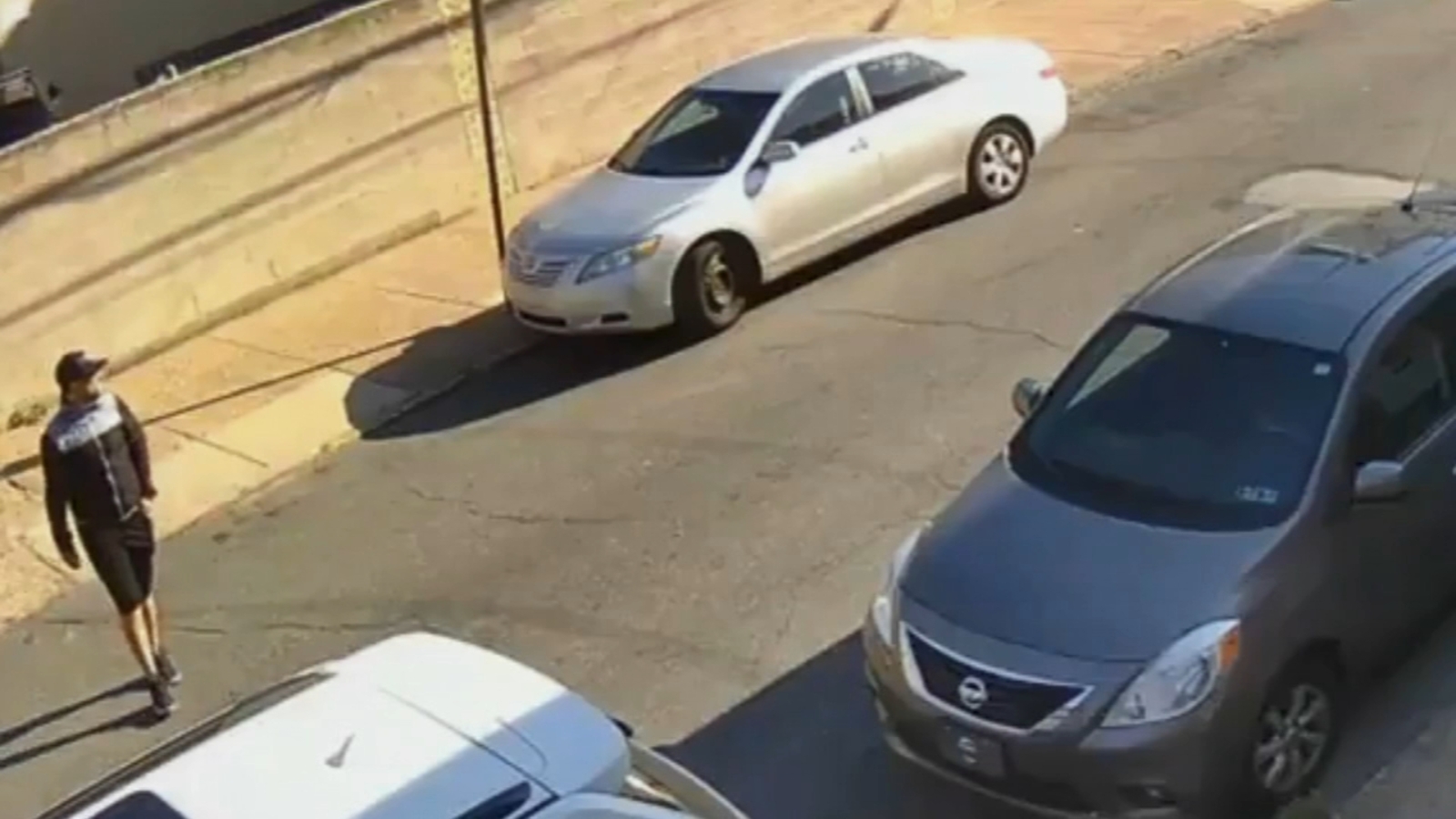 Police release video of strong-arm robbery in Port Richmond - 6abc ...