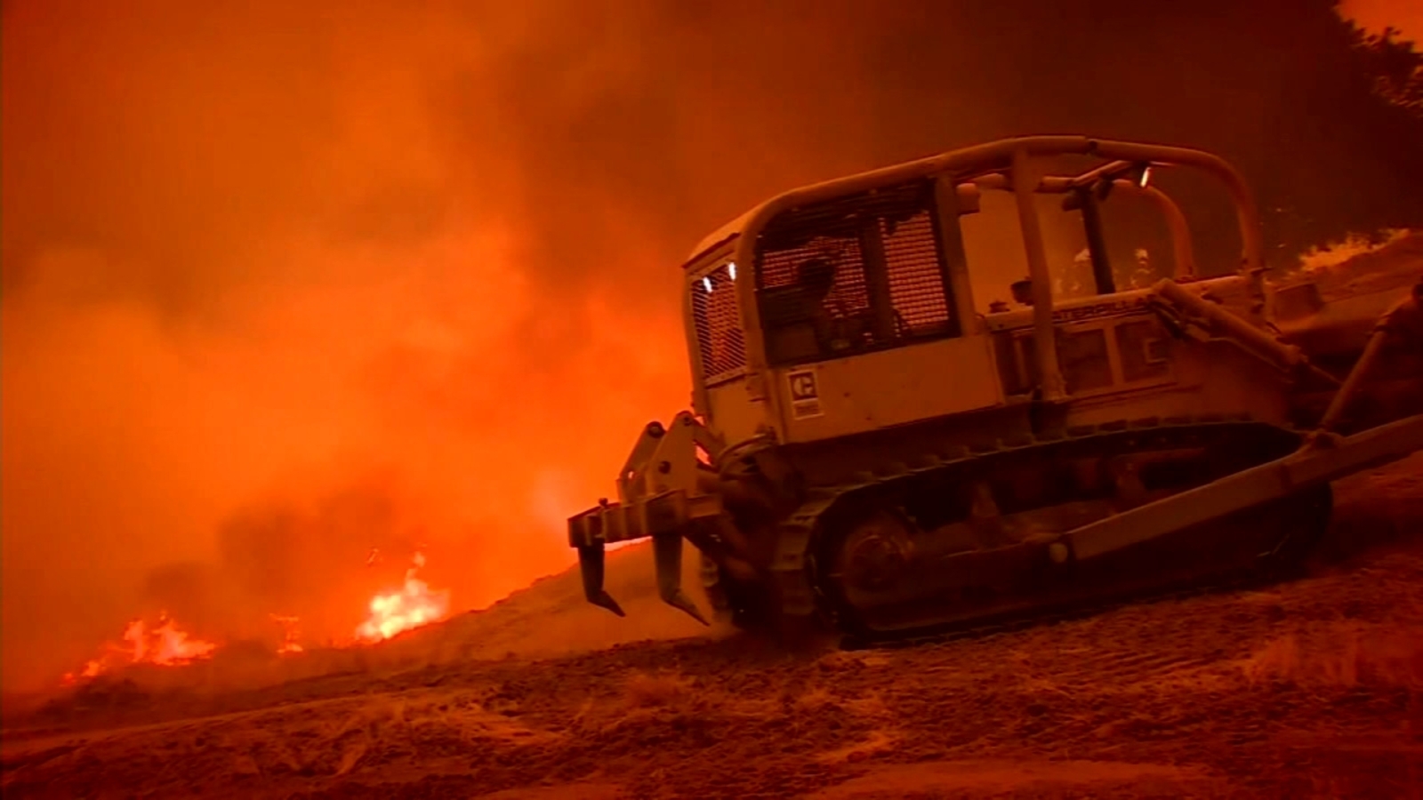 Bulldozer operators give fire crews a fighting chance - ABC30 Fresno