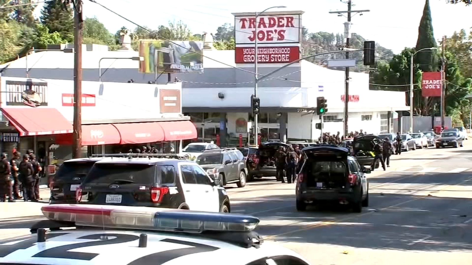 1 dead, dozens of hostages freed after Los Angeles standoff - 6abc ...