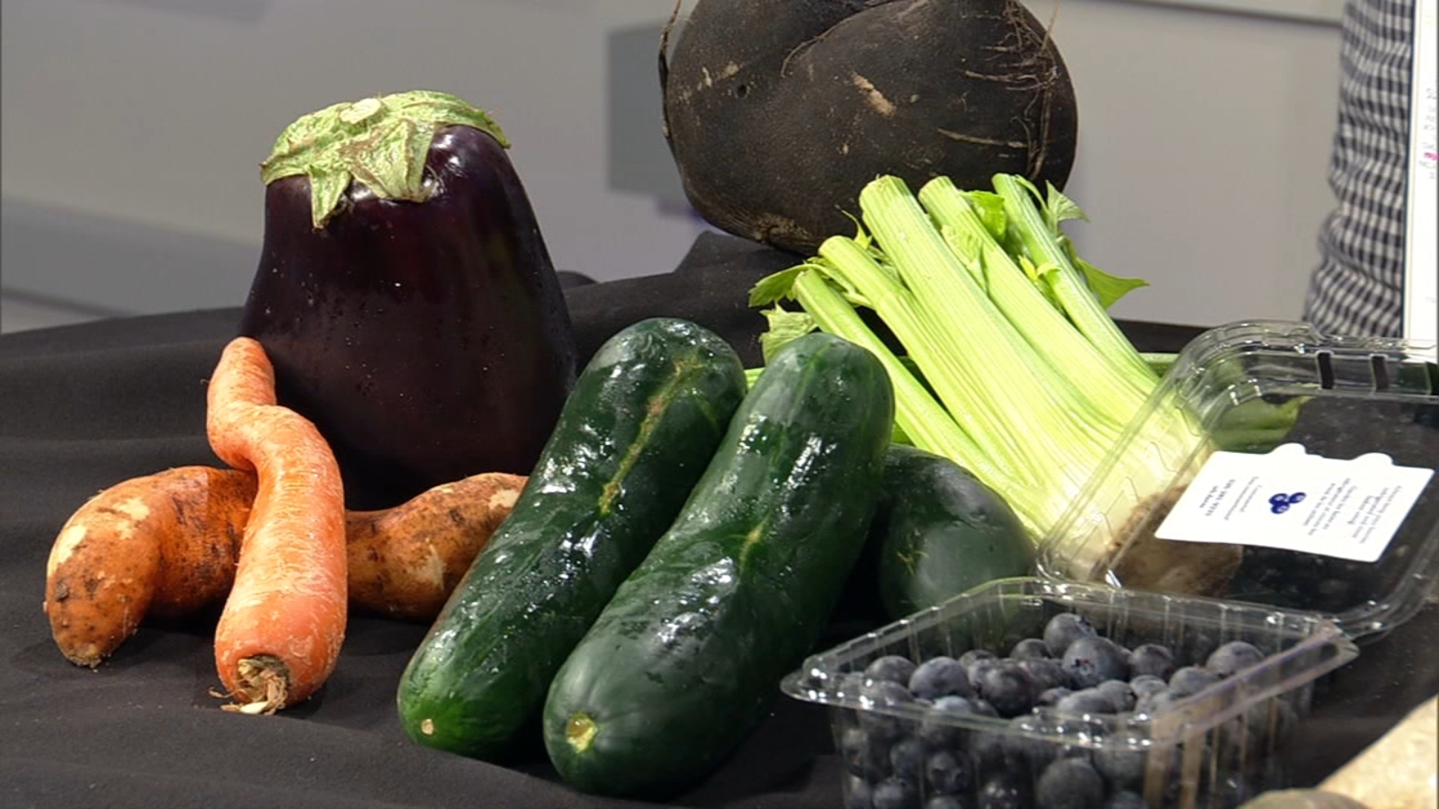 Company offers discounts on imperfect-looking produce - ABC7 Chicago