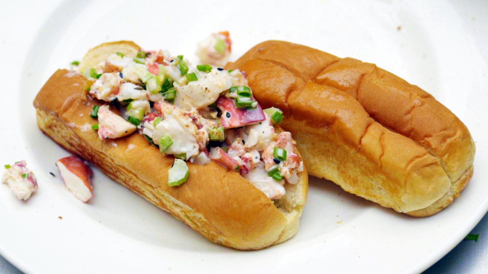 Get messy making DIY lobster rolls at Manhattan's Flex Mussels ...