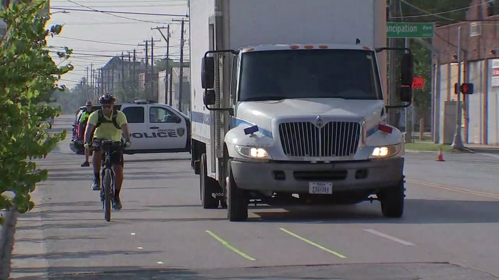 Houston police bicycle officers now equipped to detect whether drivers ...