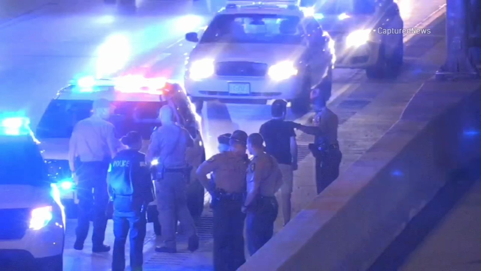Carjacking victim escapes by jumping onto Dan Ryan Expressway - ABC7 ...