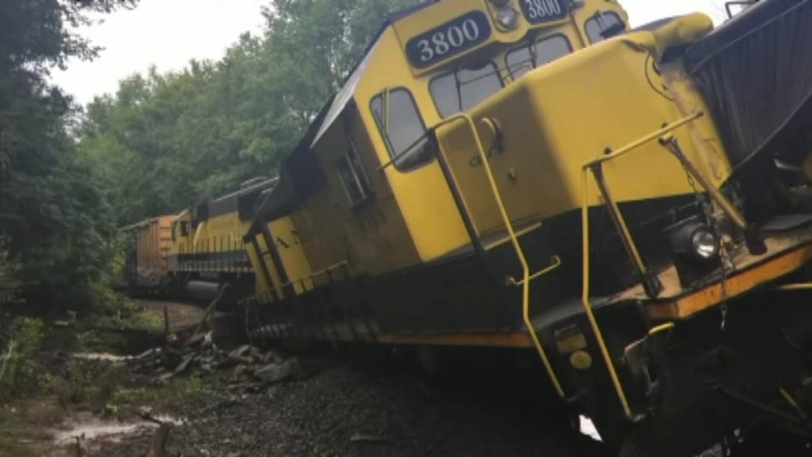 NY train derailment spills thousands of gallons of fuel into Delaware ...
