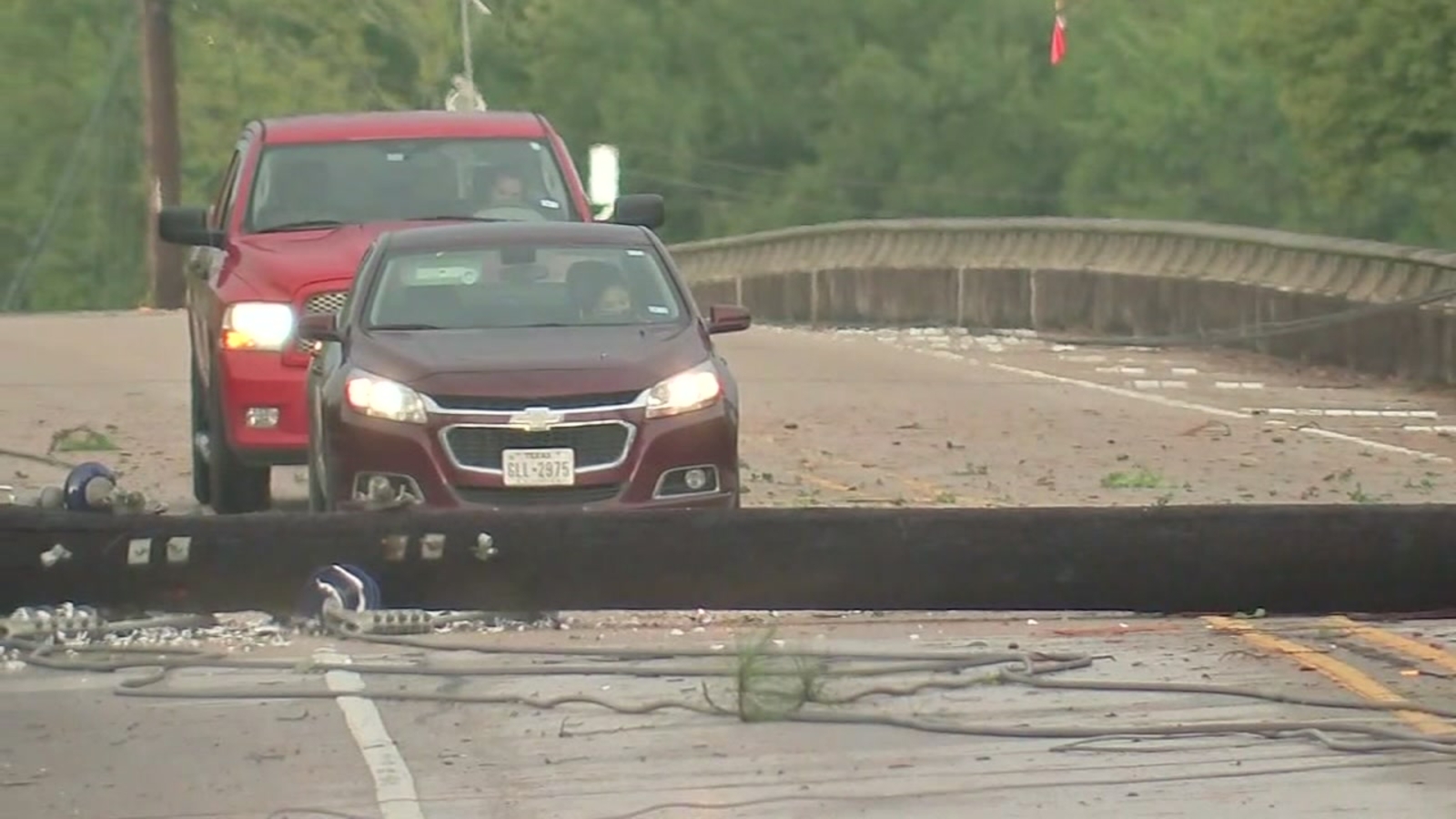 Drivers free after power lines fall on cars on Beaumont Highway - ABC13 ...
